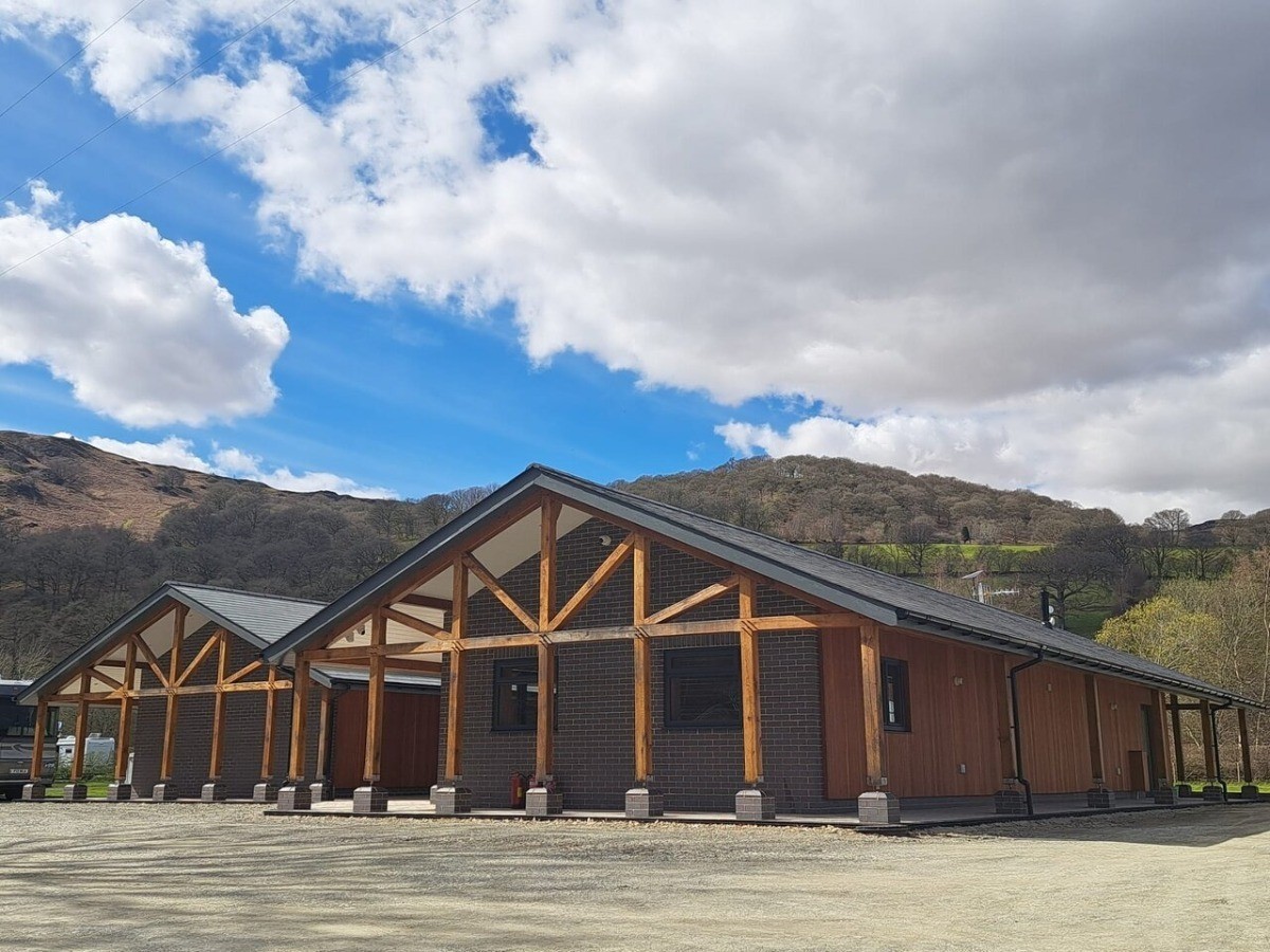 Elan Oaks - Mid Wales Camping and Caravan site